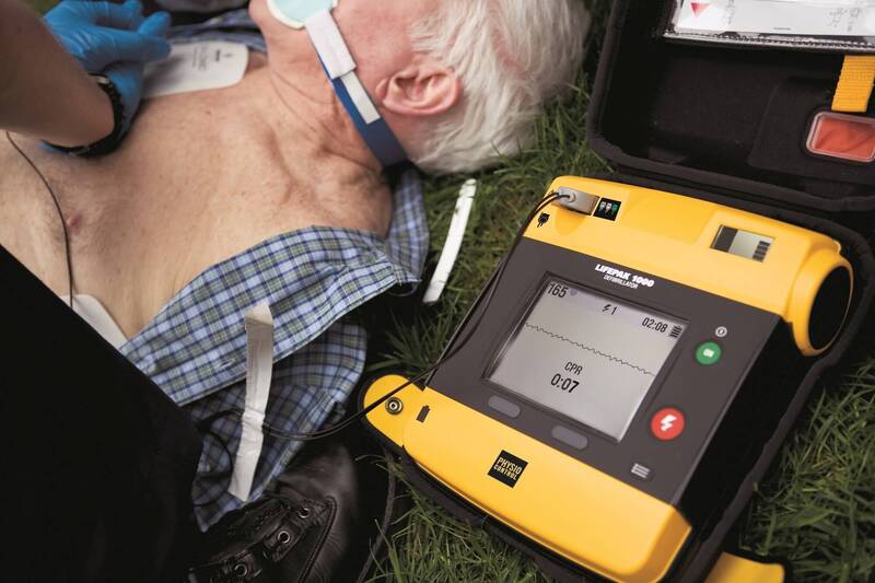 Physio Control LIFEPAK 1000 AED - ECG Display, Standard Setup With Case ...